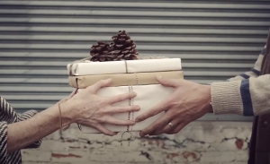 What Makes a Good Gift- 4 Best You Need to Know - Growley